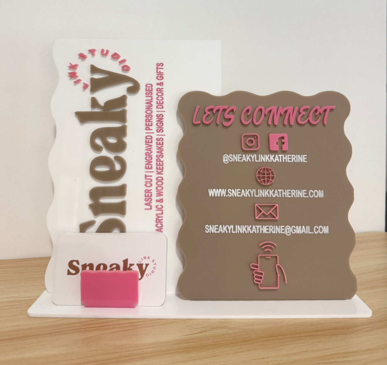 Wavy Standing Signs – Sneaky Link